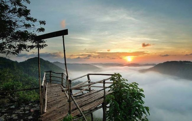 Tebing Watu Mabur, Tempat Camping Asyik di Jogja - Infojalanjalan