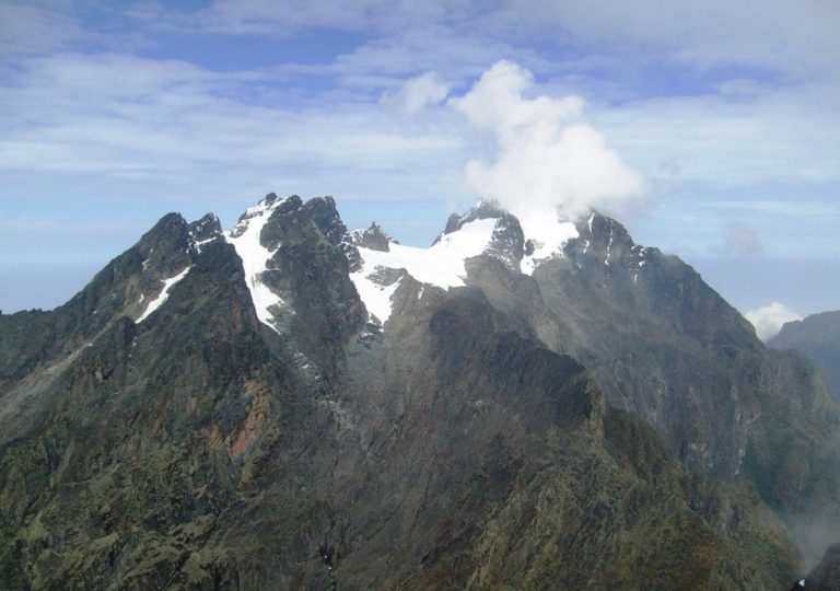 Gunung Tertinggi di Afrika dengan Puncak-Puncak Megahnya - Infojalanjalan